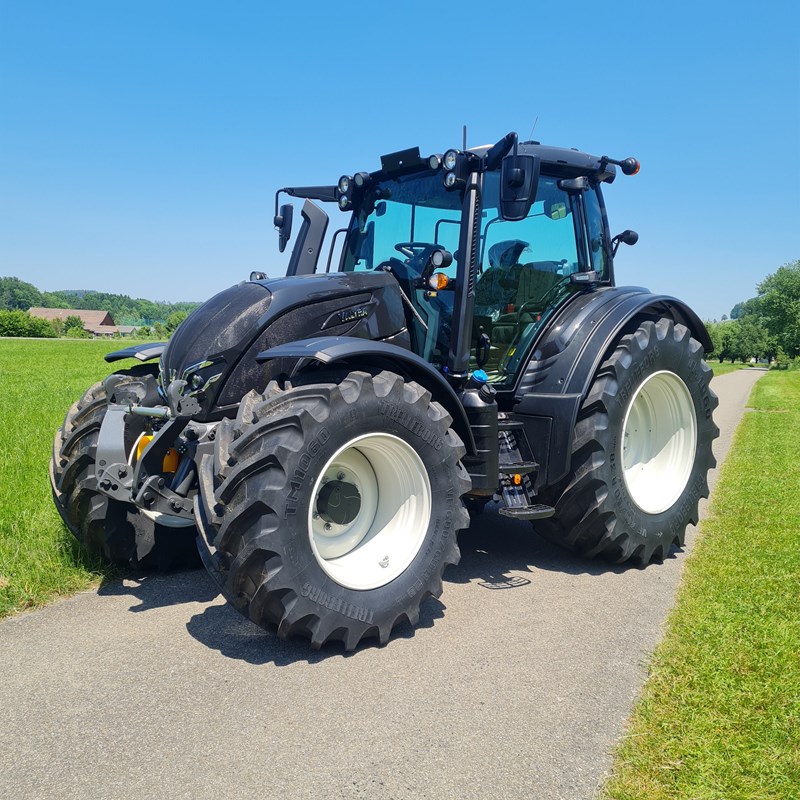 Valtra Mit Rã¼ckfahreinrichtung
