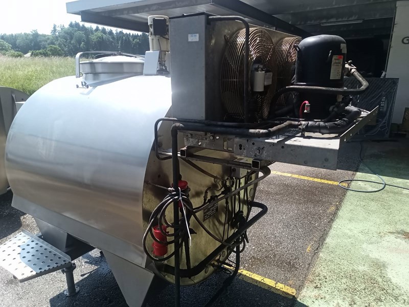 Milchtank 1000L mit Wäscherei