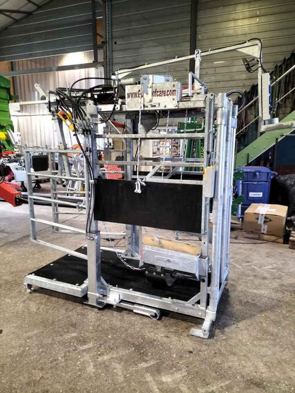 Cage de parage électrique mobile MBM / Klauenstand